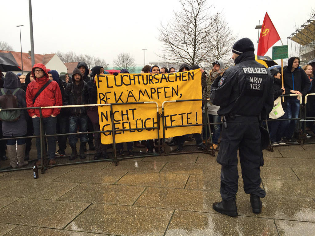Mehr Gegner als Anhänger bei Pegida-Demo in Aachen - BRF Nachrichten