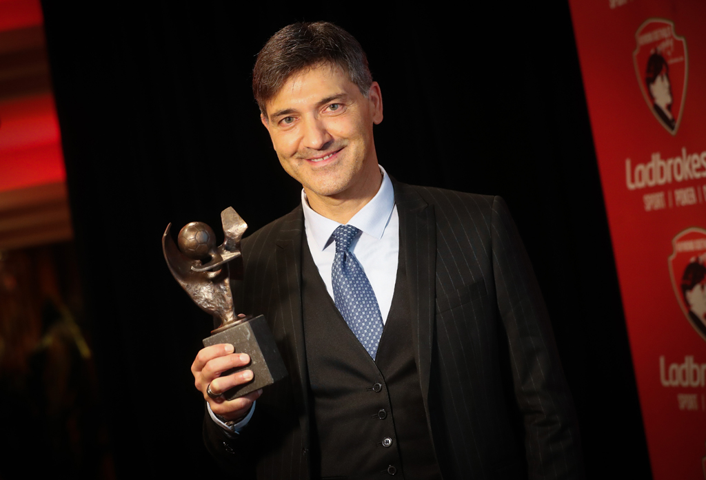 Felice Mazzu mit Raymond Goethals-Trophäe ausgezeichnet - BRF Nachrichten