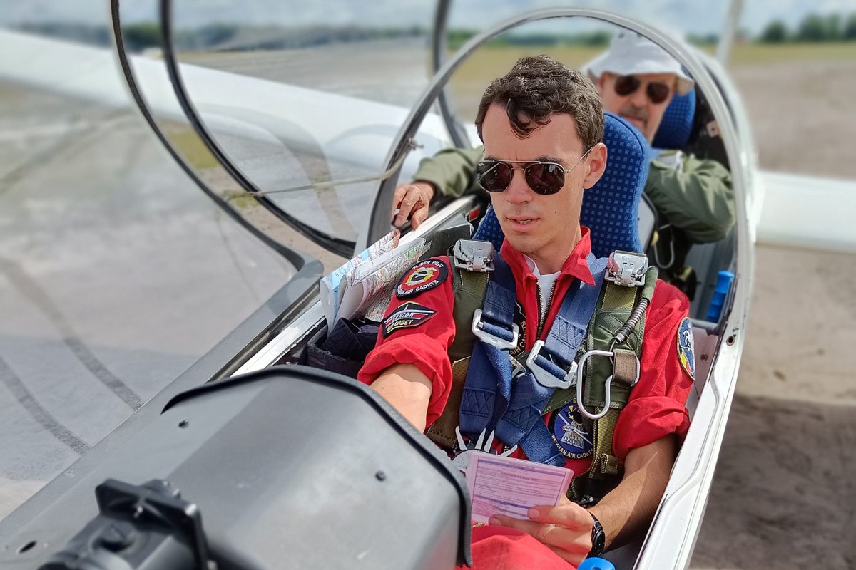 Alexandre Servais lebt seinen Traum vom Fliegen bei den Belgian Air ...