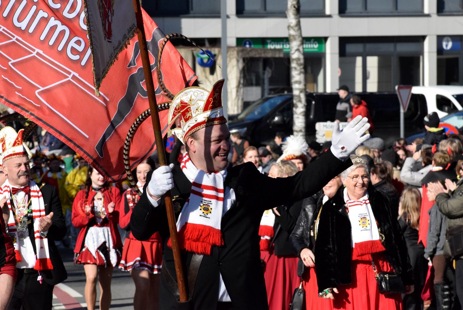 Die schönsten Bilder vom Rosenmontagszug in Bütgenbach - BRF Nachrichten