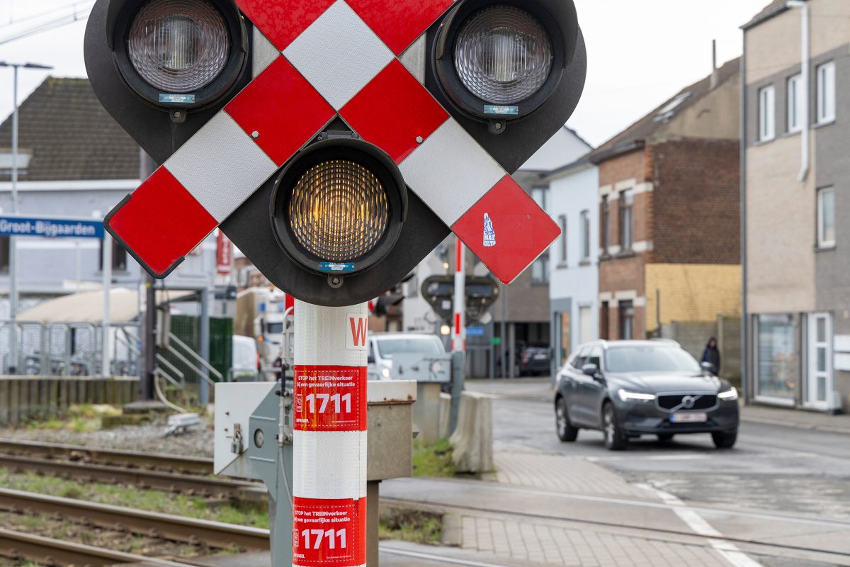 1711: Neue Notrufnummer bei Gefahr an Bahnübergängen - BRF Nachrichten