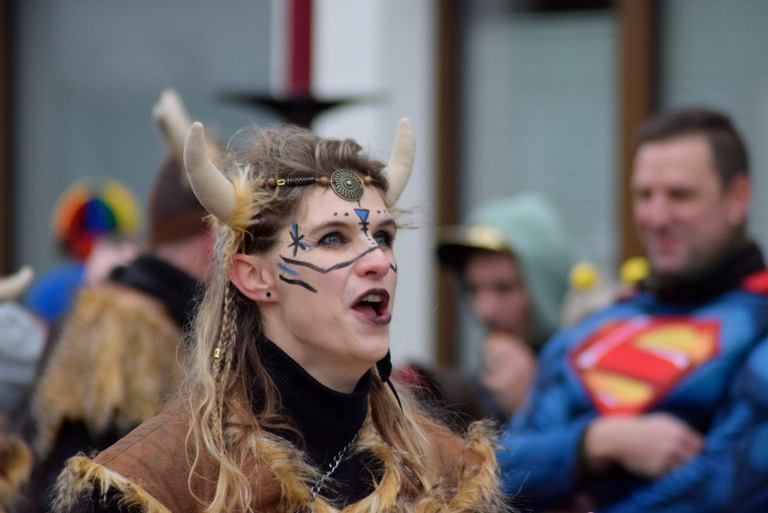 Die schönsten Bilder vom Rosenmontagszug in Büllingen - BRF Nachrichten