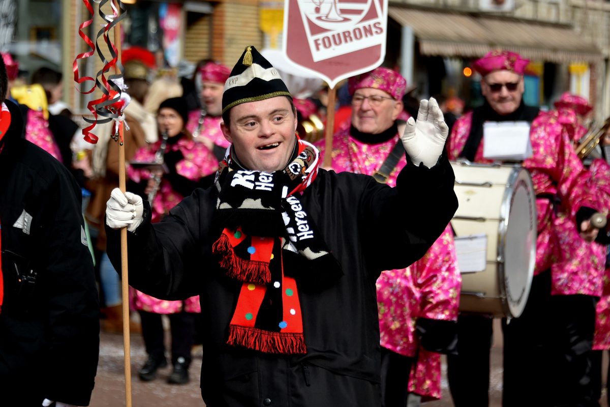 Die schönsten Bilder vom Rosenmontagszug in Kelmis - BRF Nachrichten
