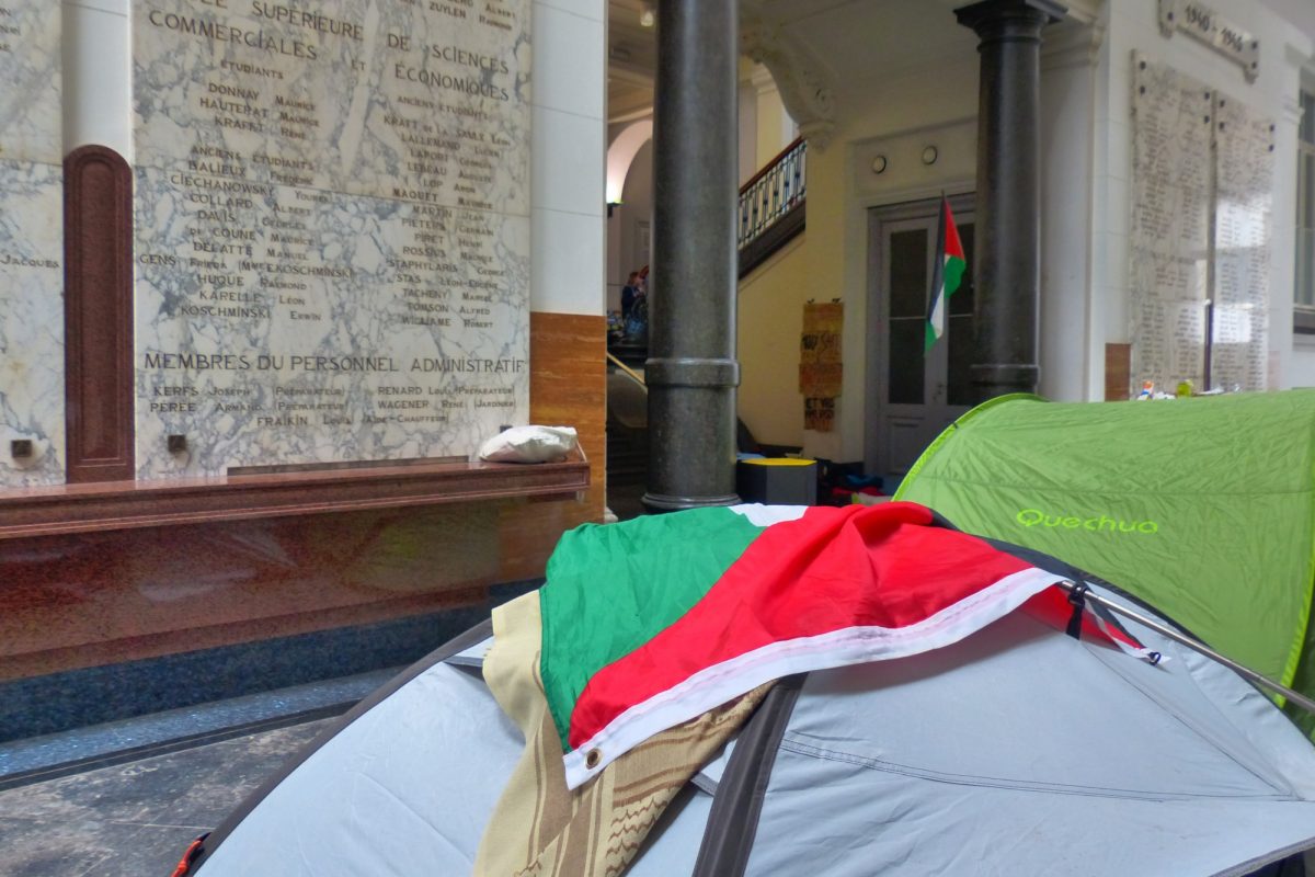 Lüttich: Protestierende Studenten blockieren Eingangshalle der Uni ...