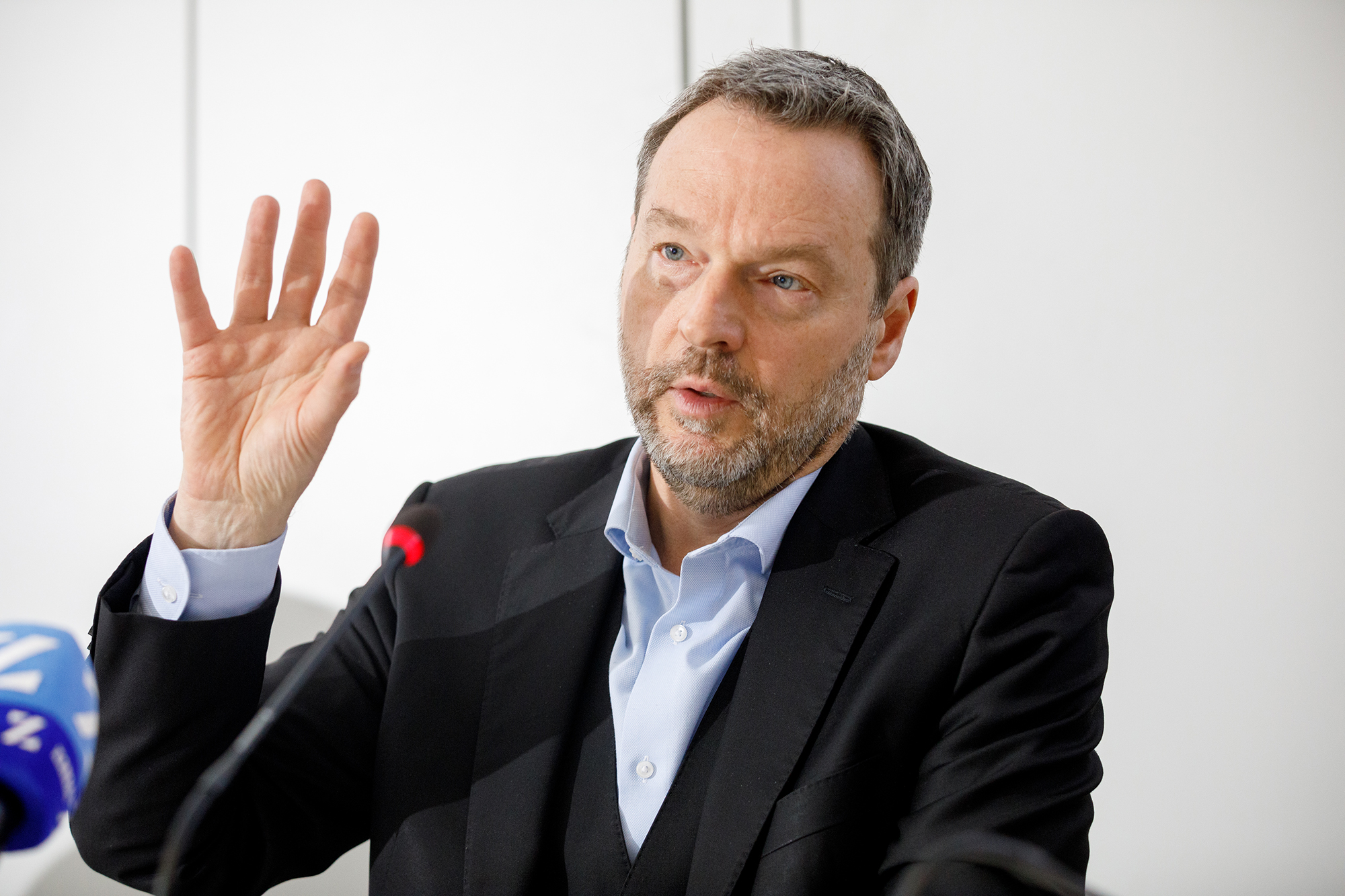 Chef der Nationalbank entdramatisiert den Blick in die Zukunft - BRF ...